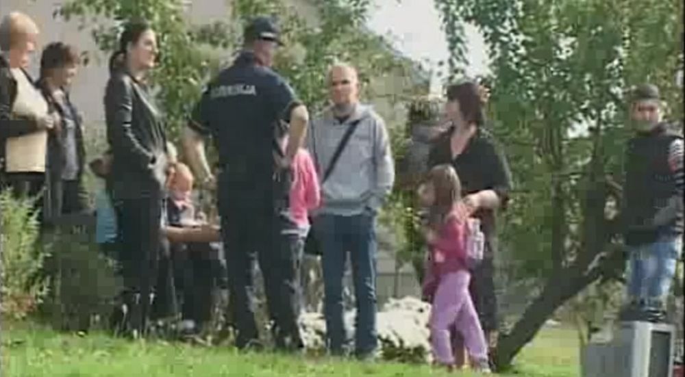 Drama u Kragujevcu: Izvršitelji izbacili porodicu sa petoro dece iz kuće. Otac pokušao da se ...