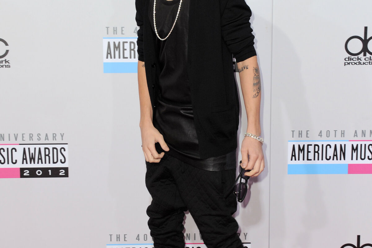 Bahati Biber se kačio sa obezbeđenjem, pa popio pesnajom po faci ...