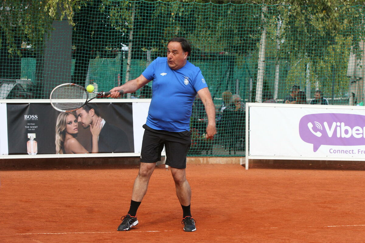 OSVETIĆE NOLETA: Zoran Babić počeo da trenira tenis, uzima časove kod ...