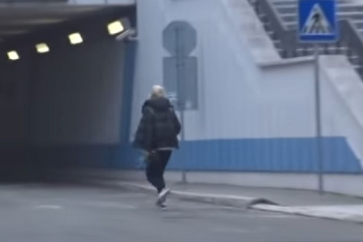 NATAŠA BEKVALAC U PANICI TRČI KA HITNOJ POMOĆI: Snimak horora pevačice! (VIDEO)