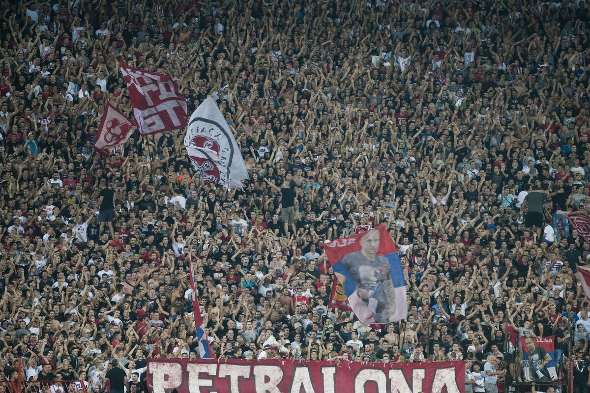 NA OVO NISMO NAVIKLI! Delije razvile dva transparenta pred meč sa ...