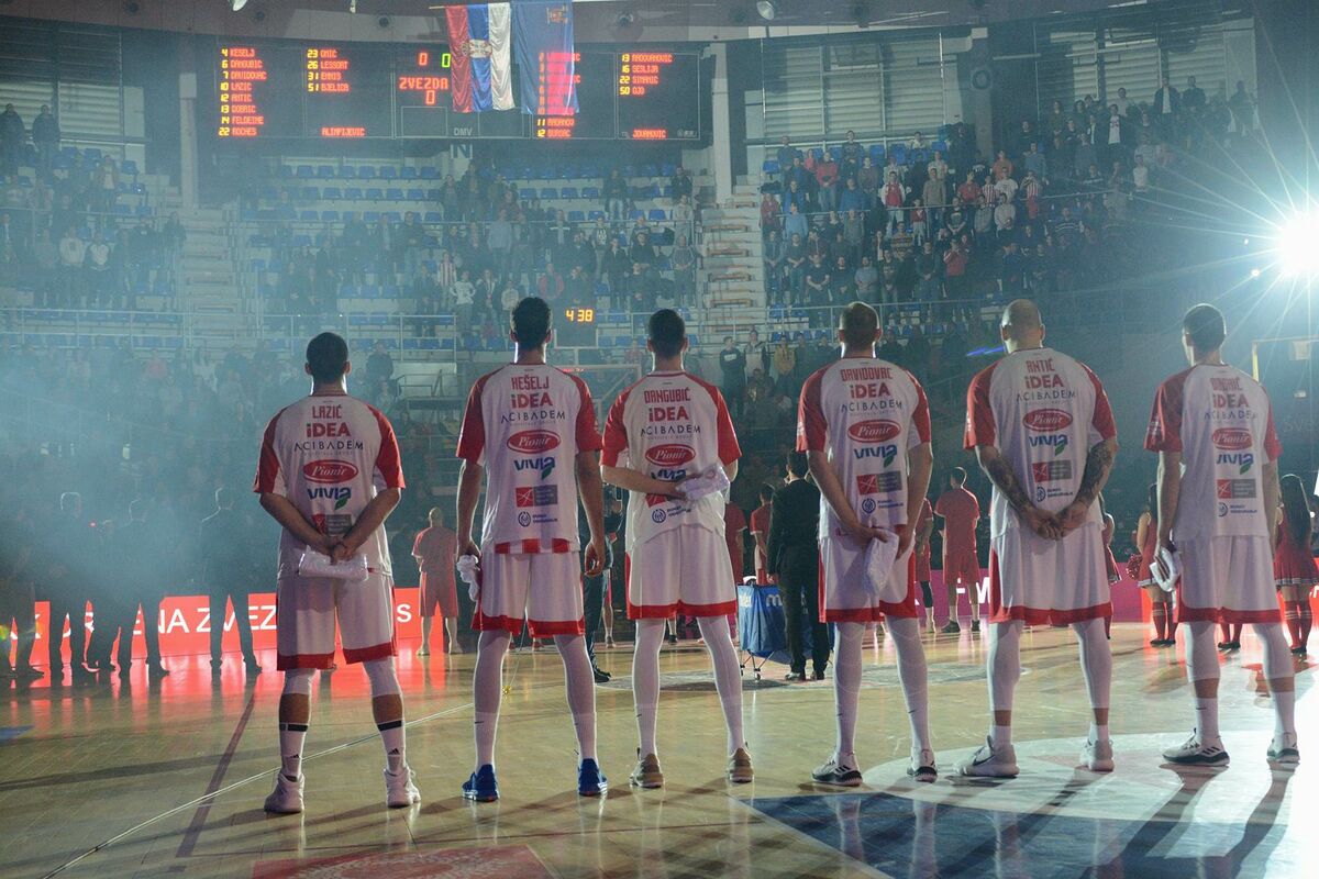 POTRESNE SCENE! Igrač iznet sa terena na utakmici Zvezda - FMP! (FOTO ...