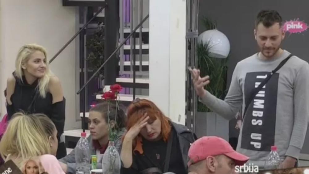 KOJI BLAM! Vojke pred svima ispričao kako ga je Sara ostavila, ona se POSTIDELA, htela u zemlju ...