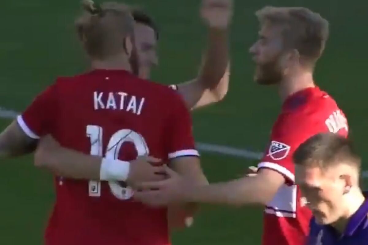 KATAI NIKAD NIJE POSTIGAO OVAKAV GOL: Čikago konačno slavio, još jedan ...