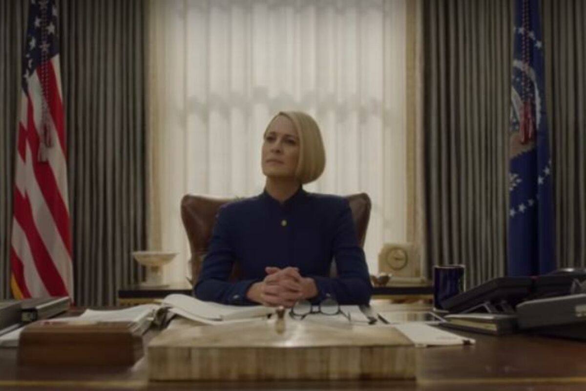 Robin Rajt u odelu i sandalama