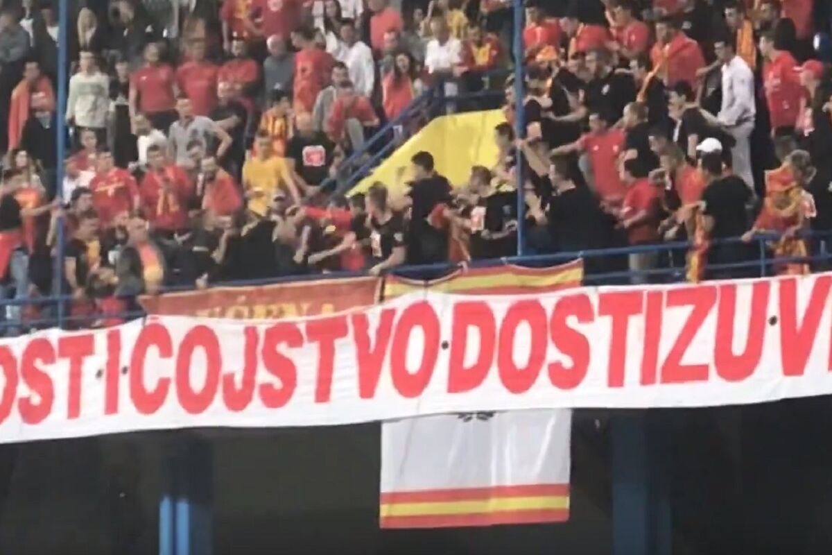 OPŠTI HAOS POD GORICOM: Masovna tuča na tribini gde su navijači Crne ... OPŠTI HAOS POD GORICOM: Masovna tuča na tribini gde su navijači Crne ...