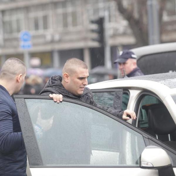 DARKO LAZIĆ JE NA ŠTAKAMA DOŠAO DA ISPOŠTUJE ŠABANA: Tuga, tuga, tuga ... DARKO LAZIĆ JE NA ŠTAKAMA DOŠAO DA ISPOŠTUJE ŠABANA: Tuga, tuga, tuga ...