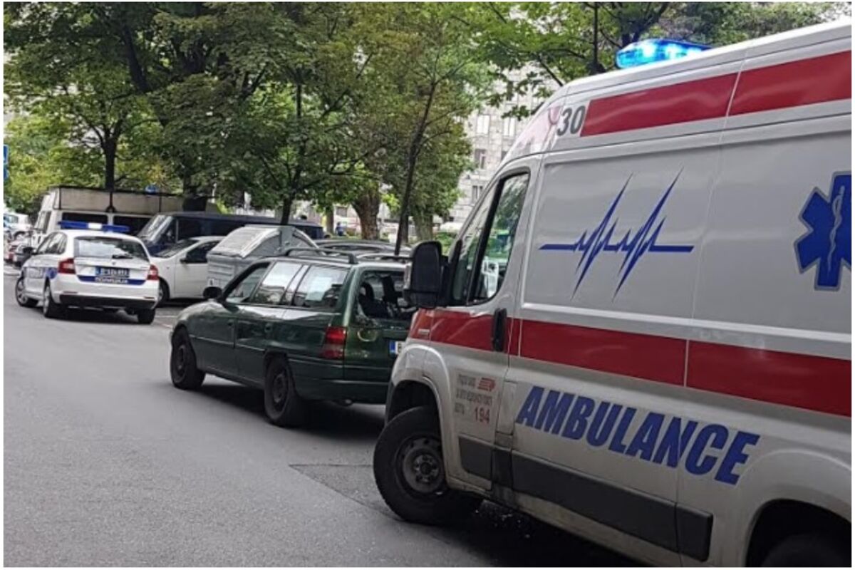 NESREĆA U CENTRU BEOGRADA! Polo udario pešaka, BIO JE SAV U KRVI (FOTO) NESREĆA U CENTRU BEOGRADA! Polo udario pešaka, BIO JE SAV U KRVI (FOTO)