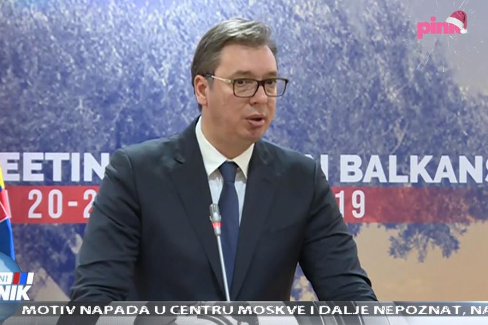 VUČIĆ SE OBRAĆA IZ TIRANE GRAĐANIMA SRBIJE: Postigli smo dogovor, ovo ... VUČIĆ SE OBRAĆA IZ TIRANE GRAĐANIMA SRBIJE: Postigli smo dogovor, ovo ...