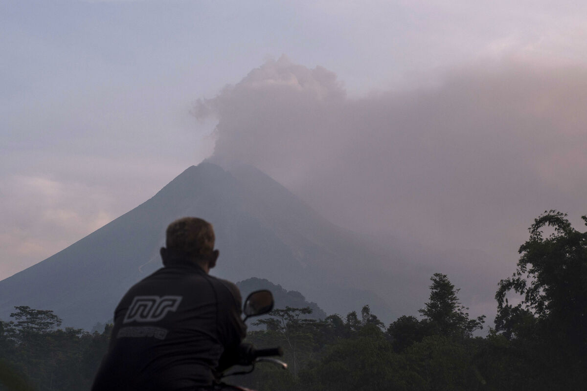 Ogroman vulkan na Aljasci preti da eruptira