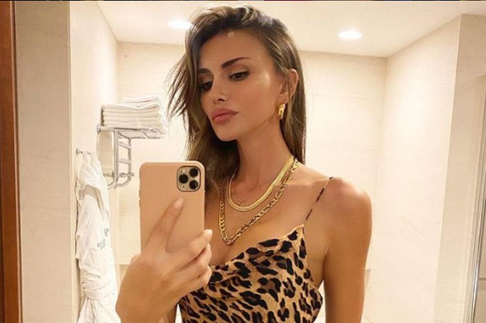 PEVAČICA PRE SVIH PLASTIČNIH OPERACIJA! Evo kako je IZGLEDALA Emina Jahović pre 18 godina! (FOTO)