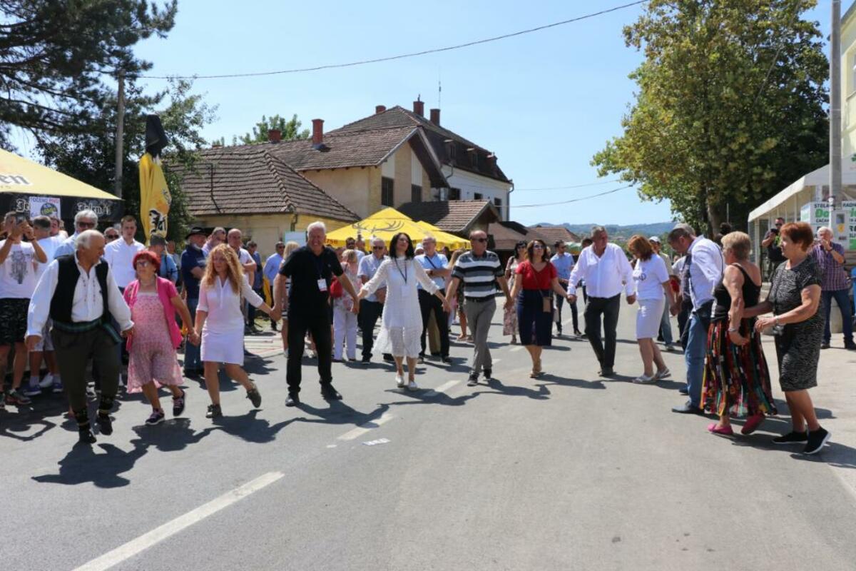 PRANJANI SU NAJVESELIJE SELO U SRBIJI: Ovaj trenutak se dugo čekao (FOTO)