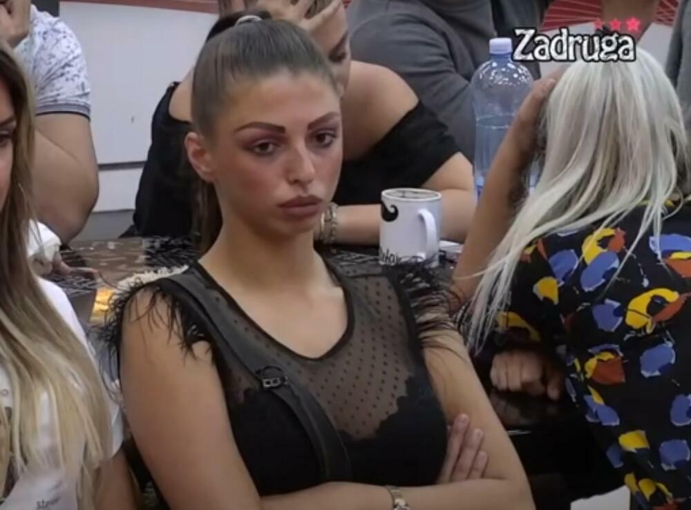 NI ROĐENA MAJKA JE NE BI PREPOZNALA! Pogledajte kako je Maja Marinković izgleda pre estetskih ...