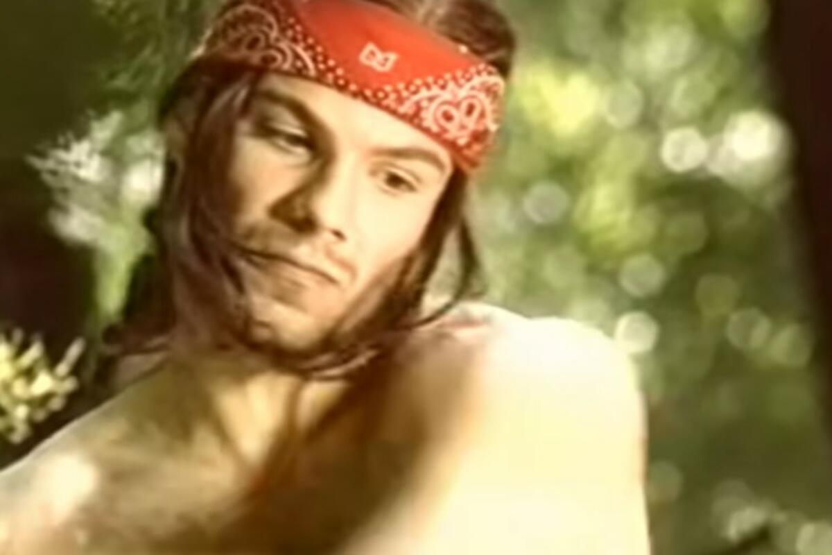 CECA MU STAVILA RUKU NA GOLE GRUDI! Pojavio se kao MANEKEN IZ NJENOG ...
