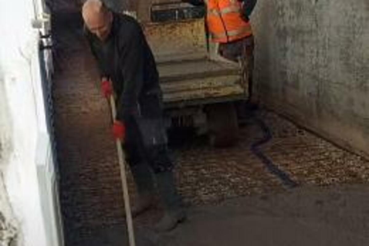 URNEBESNI SNIMAK BETONIRANJA ODJEKUJE REGIONOM: Nesrećnom Marku ...