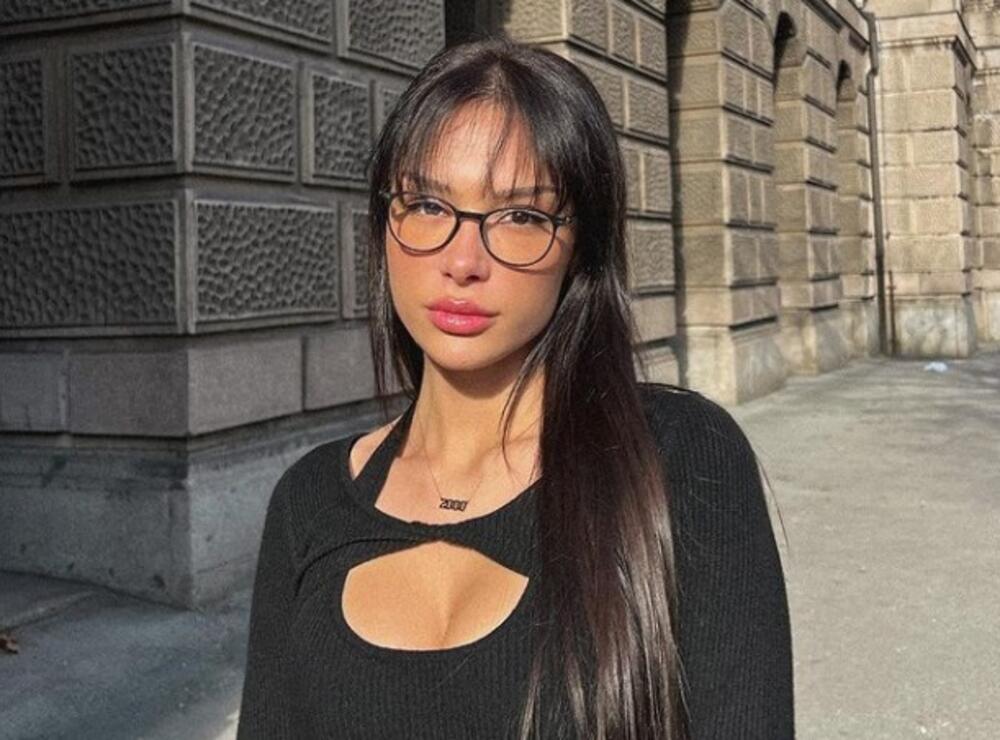 Koliko zarađuje Anja Bla | Media