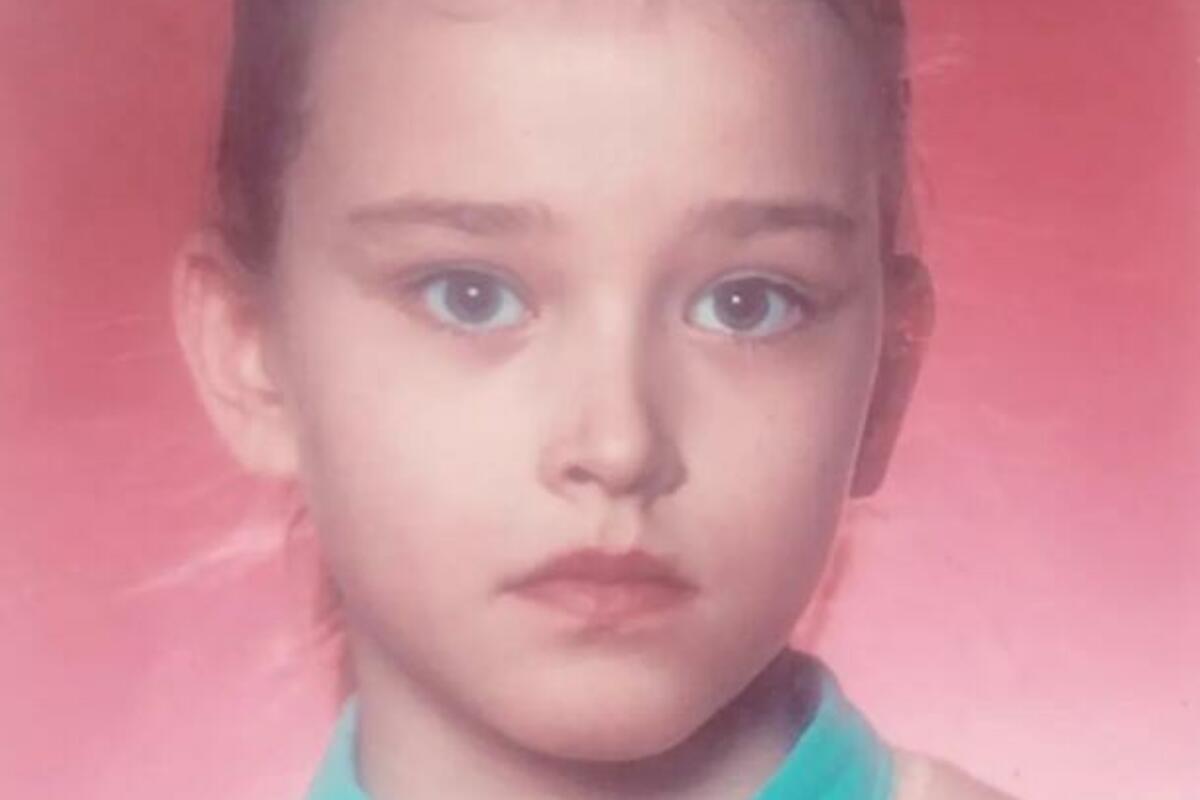 OVA SLATKA DEVOJČICA JE DANAS ŽENA POZNATOG FUDBALERA! Svojim potezima ...