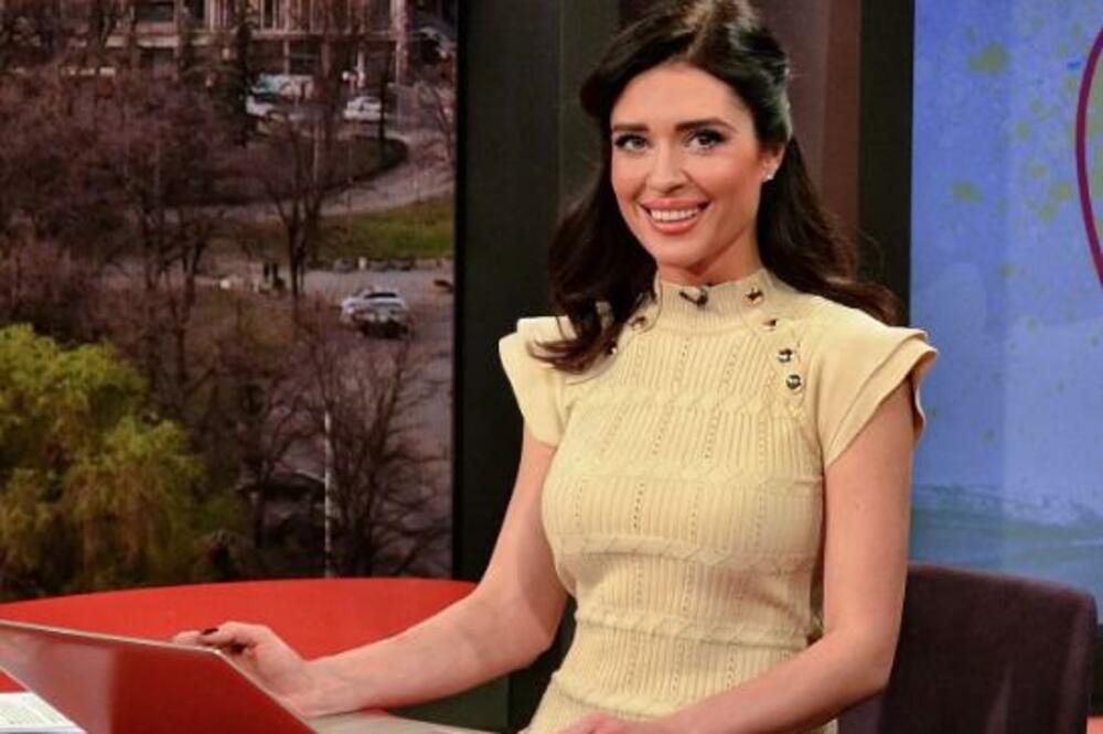 Noge voditeljke RTS Ivane Milenković