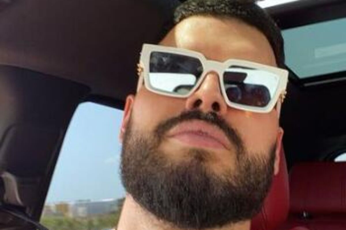 Skinuo se Adam Adaktar