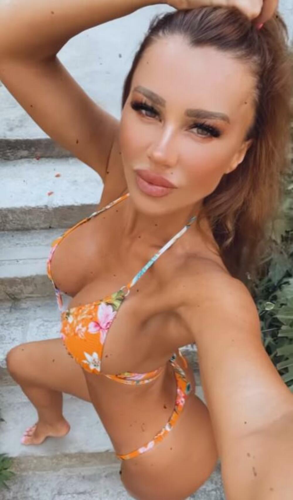 Vrele fotke u bikiniju