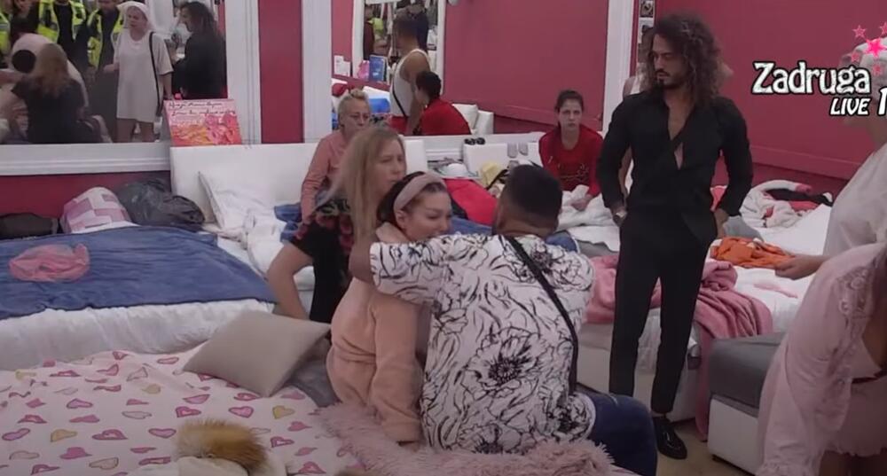 Potukli se Maja i Bilal