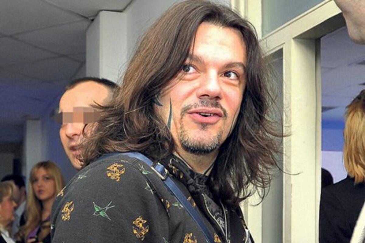 Evo gde je Aca Amadeus