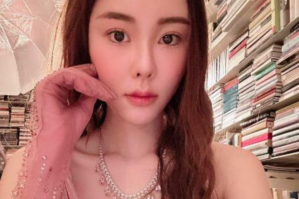 Muž Ebi Čoi odao počast