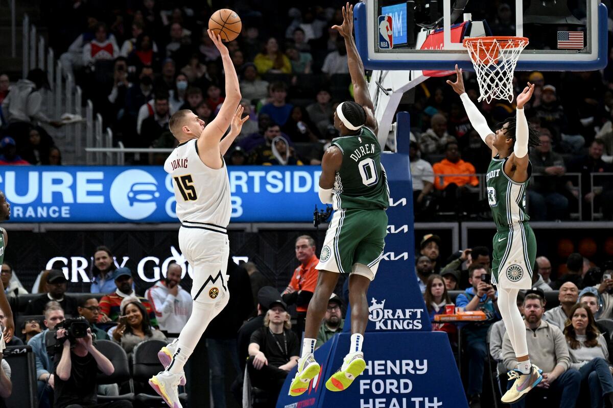 Denver pobedio Detroit i plasirao se u plej-of, Jokić na korak od tripl-dabla