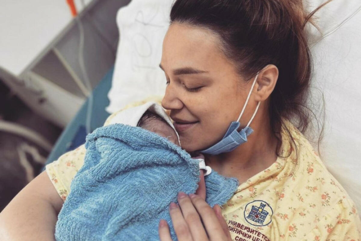 Porodila se Marija Mikić