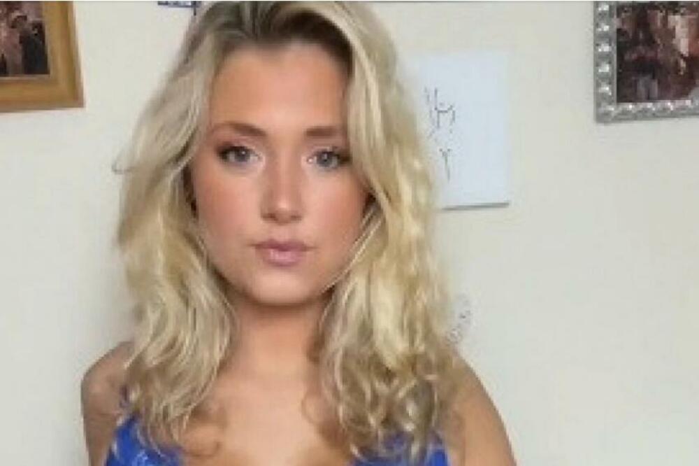 Lepa devojka ima velike grudi