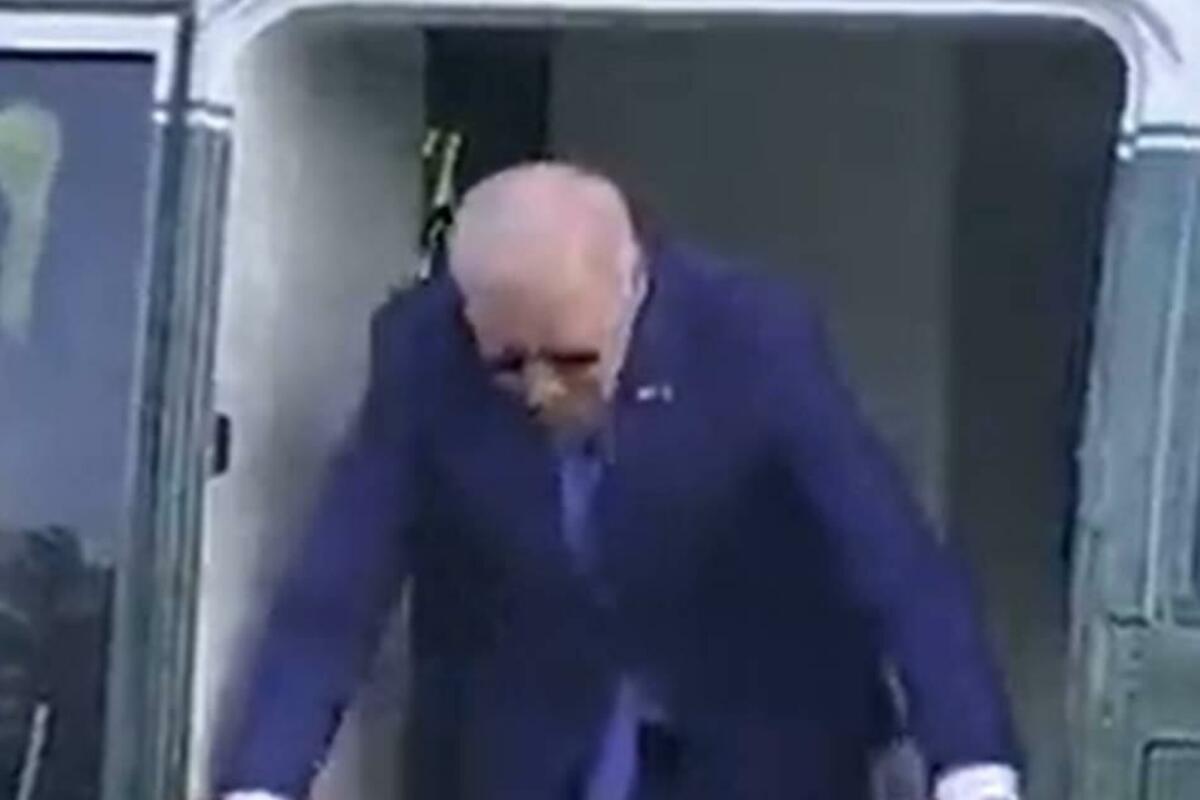 Bajden pao iz helikoptera Bajden pao iz helikoptera