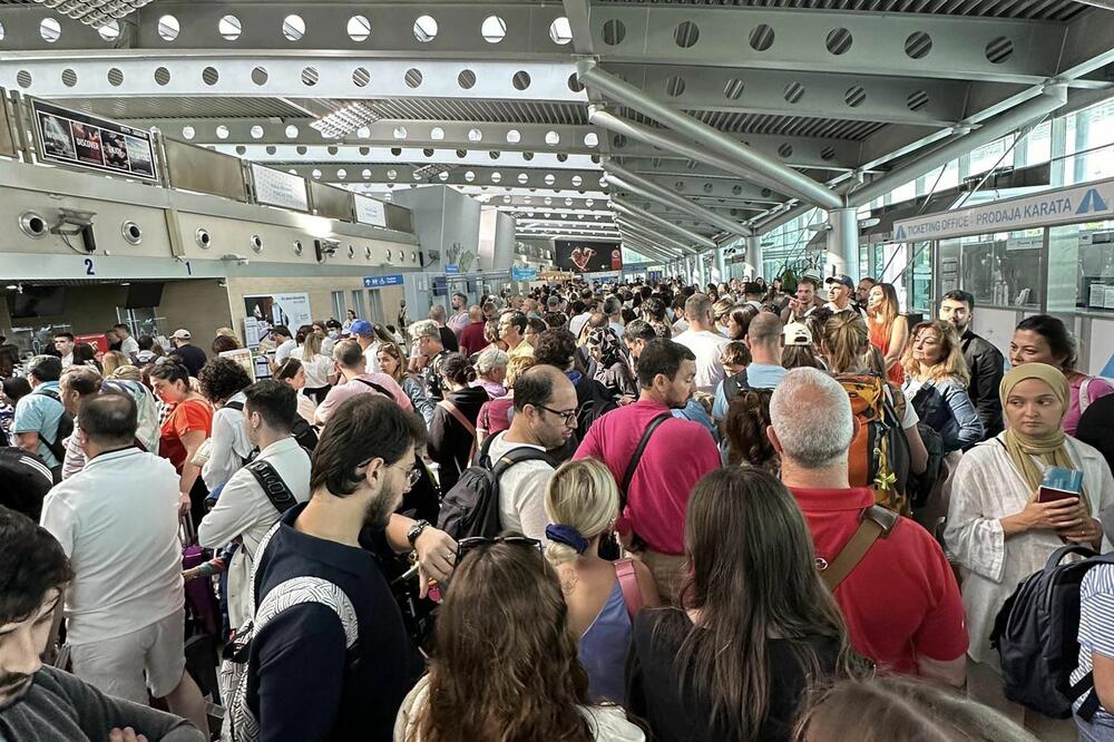 Srpski turisti više od 20 sati na aerodromu na Kipru