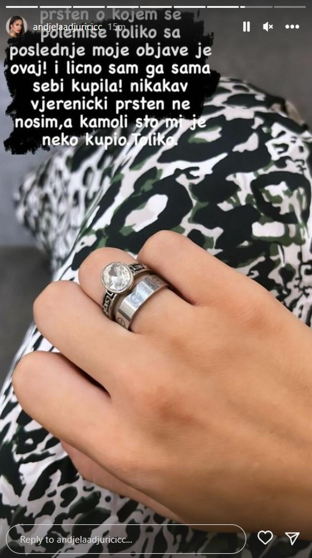 Anđela ne skida verenički prsten