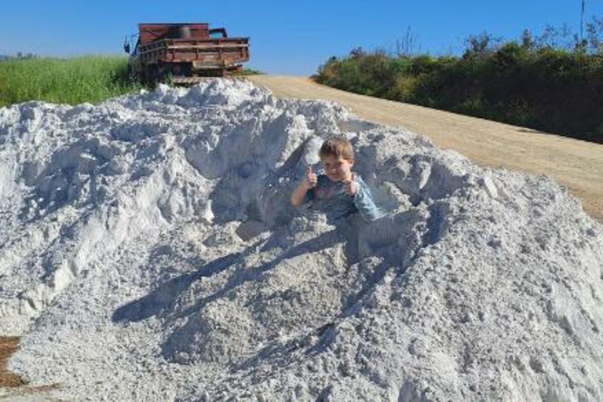 Dečak iz Brazila umro posle igranja u krečnjačkom prahu