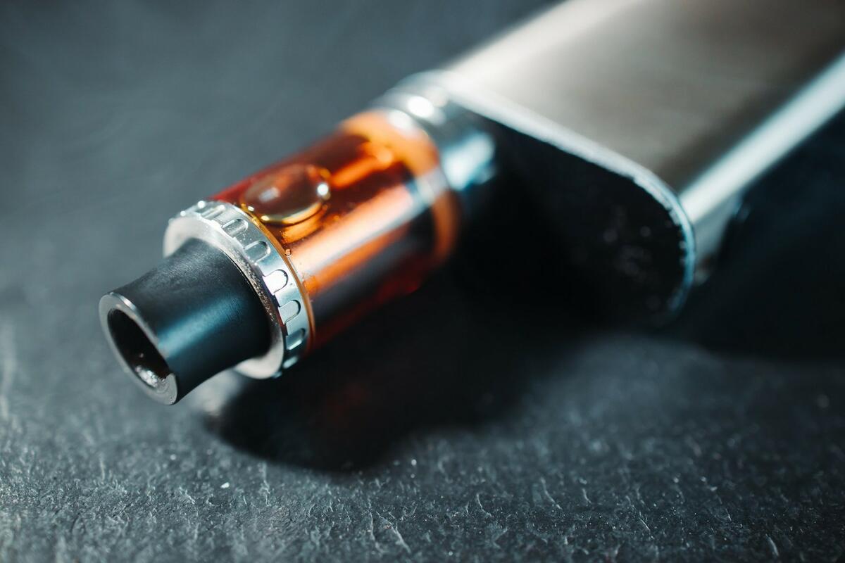 Izvadili mu oba plućna krila zbog vejp cigareta