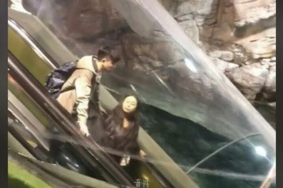 Momak i devojka nestali spušajući se pokretnim stepenicama