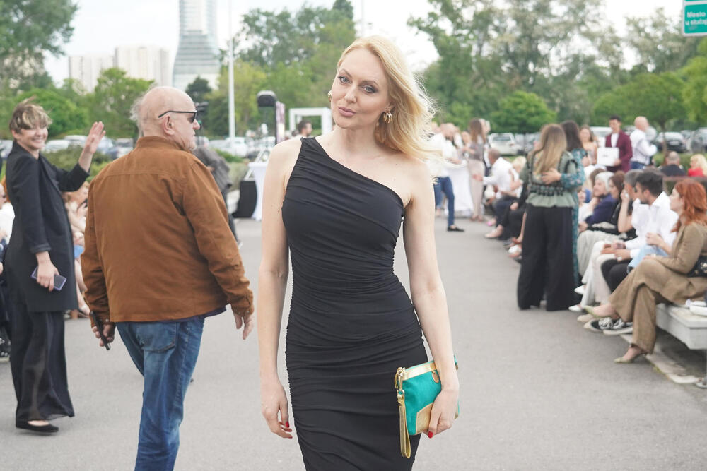 Voditeljka Ana Pendić u kupaćem | Media