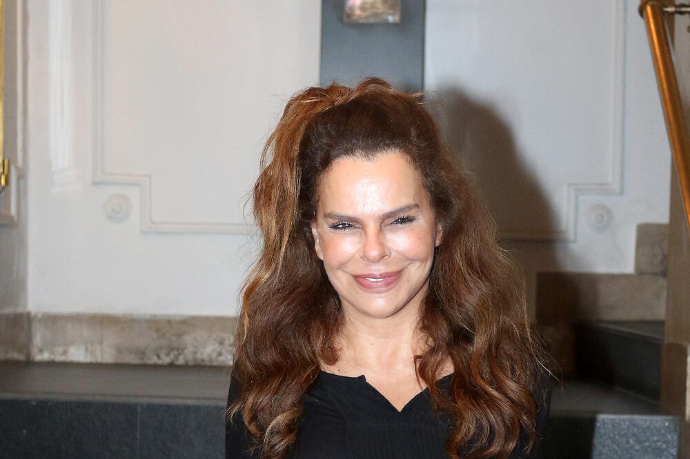 Koliko godina ima Srna Lango?