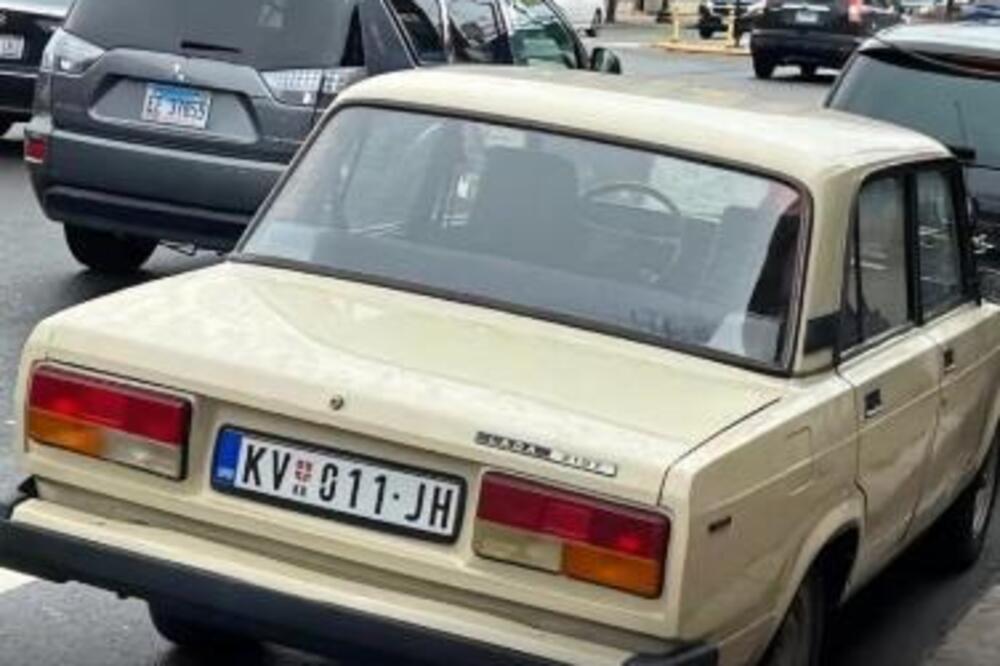 LADA SA SRPSKIM TABLICAMA SNIMLJENA U ČIKAGU, SVI SE PITAJU DA LI JE MOGUĆE: Šokiraćete se za ...