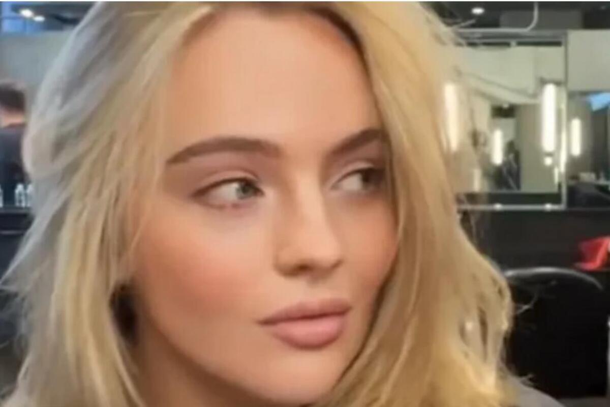 Devojka ima 33 godine i živi sa mamom i tatom