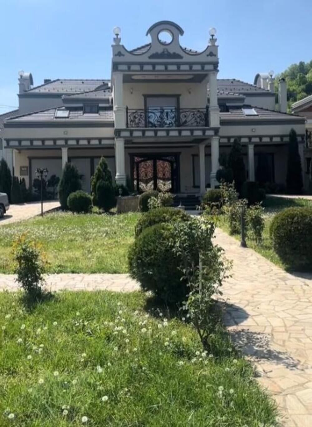 Kako izgleda Versaće kuća na istoku Srbije?