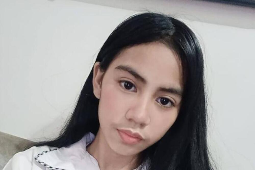 Čovek zatekao ćerku kako igra karte sa pokojnikom