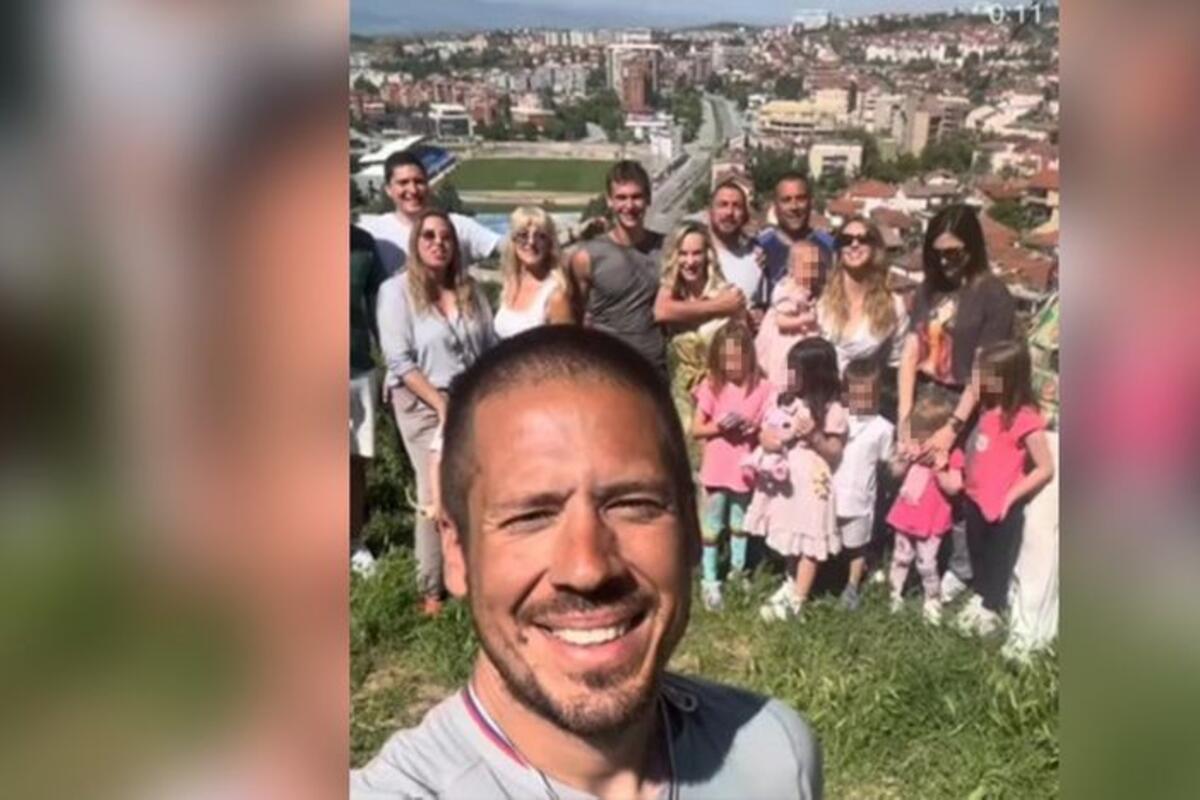 Snimak Nikole Rokvić i njegove porodice za Uskrs