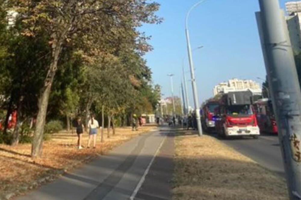 Prve fotografije sa mesta požara na Novom Beogradu